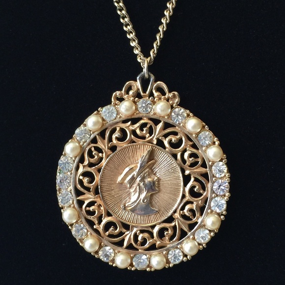 Jewelry | Vintage Medallion Profile Necklace | Poshmark